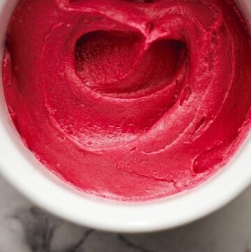 How to Make Natural Colored Frosting in Red & Green