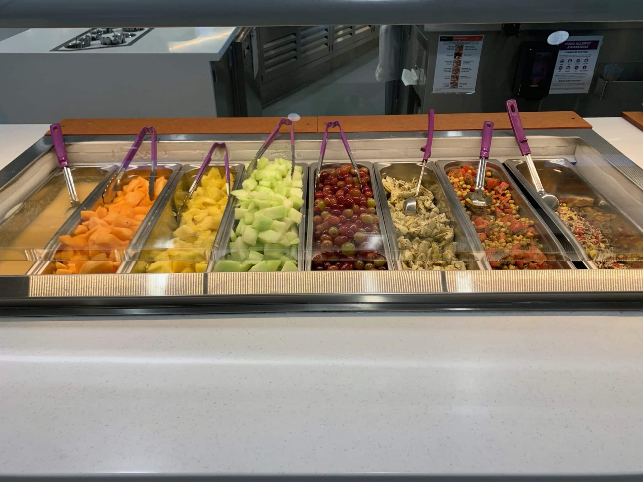 College Cafeteria Advice From a Dietitian-Mom