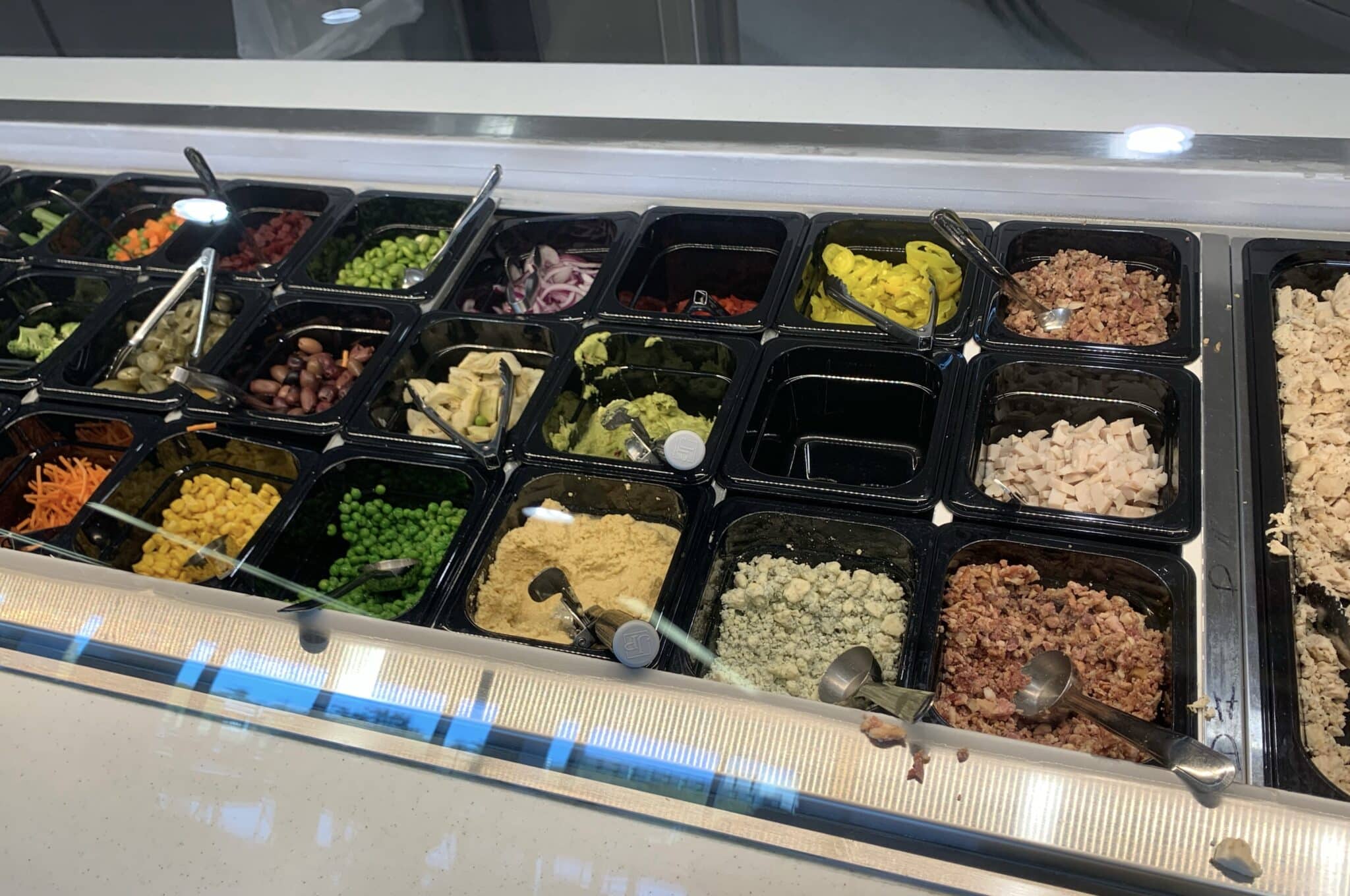 College Cafeteria Advice From a Dietitian-Mom