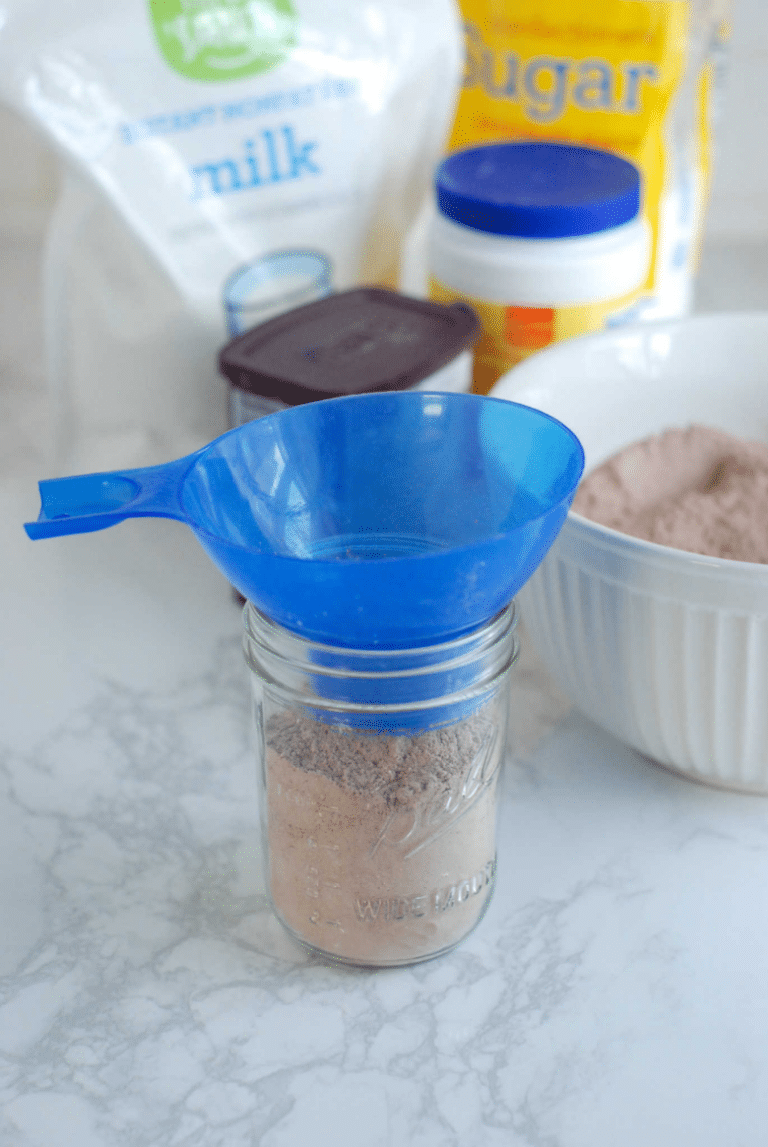 Here's How to Make A Batch of Rich Homemade Hot Cocoa Mix