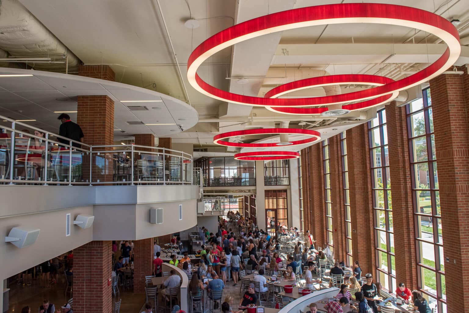 College Cafeteria Advice From a Dietitian-Mom