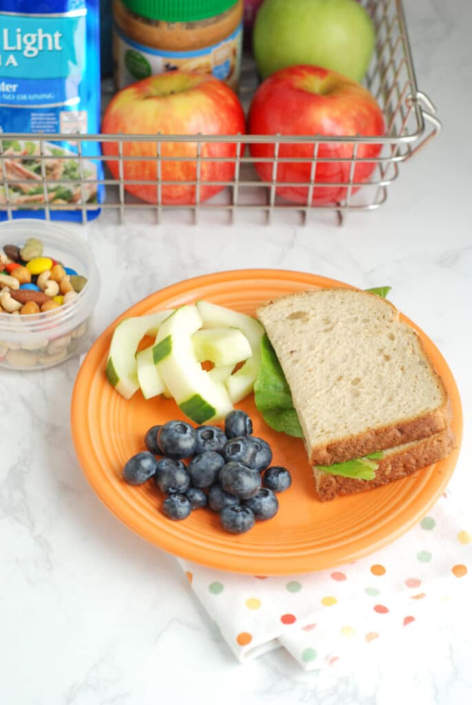 How to Make Lunch Stations For Your Kids
