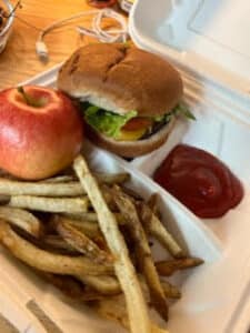 College Cafeteria Advice From a Dietitian-Mom